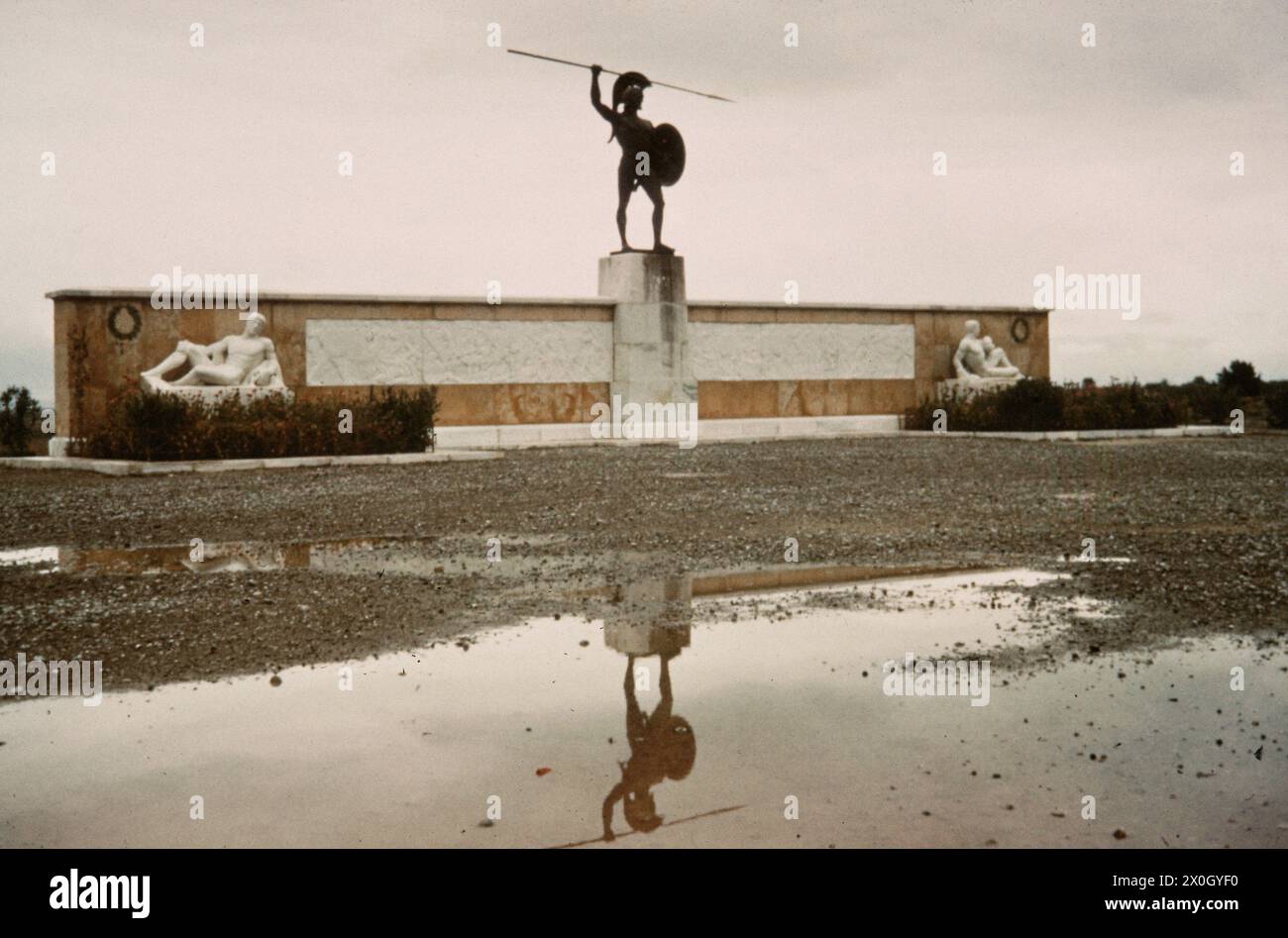 A monument to Leonidas in memory of the Battle of Thermopylae ...