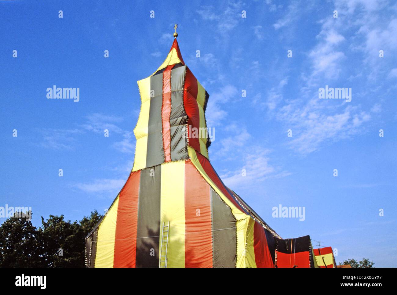 The Catholic church in Salmdorf, municipality of Haar, is color-wrapped ...