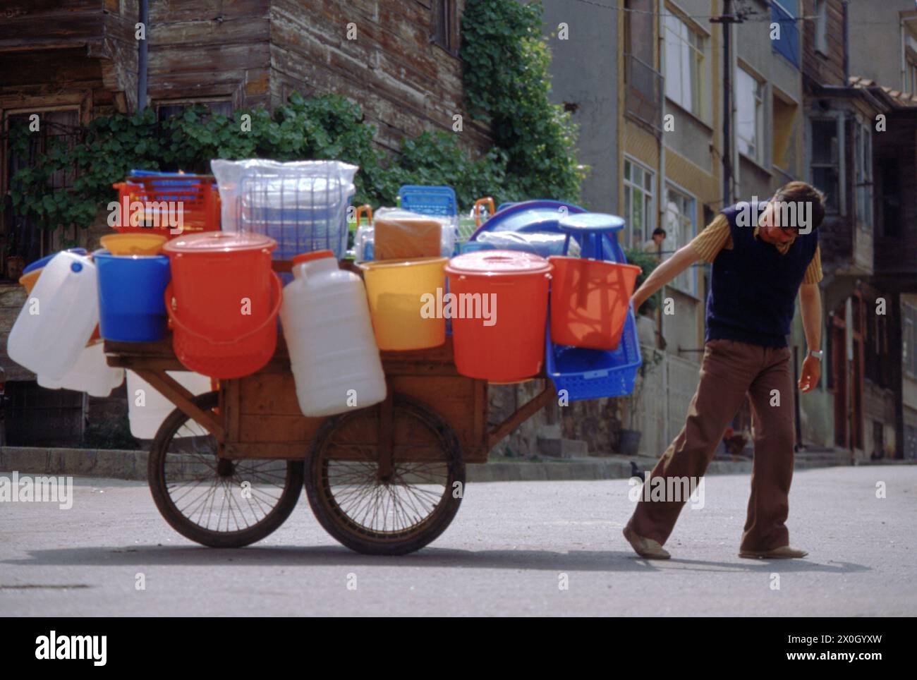 Hawker carts hi-res stock photography and images - Alamy