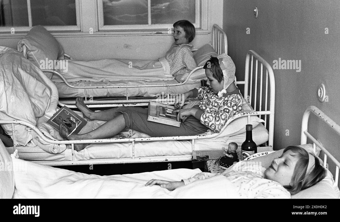 Admission to a children's hospital. The picture shows sick children ...