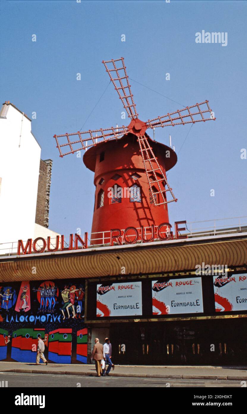 Moulin Rouge, Paris, France. Editorial use only! [automated translation ...