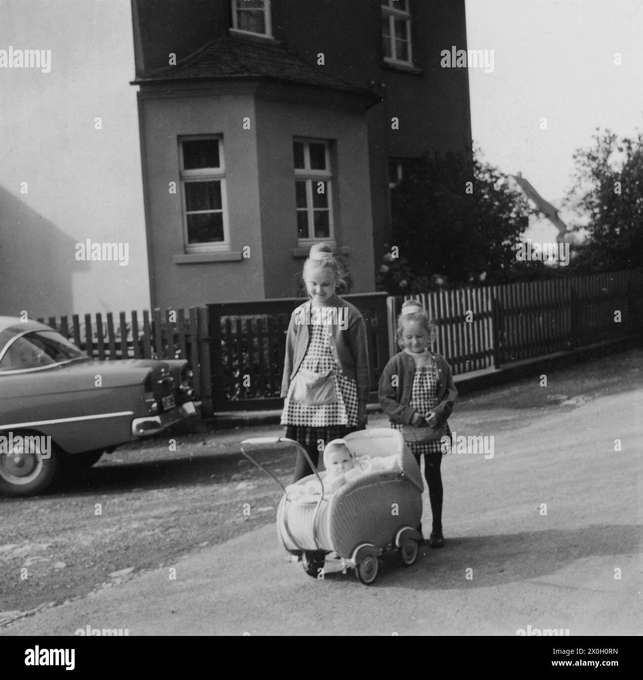 Two sisters with a pram in Endorf in the Sauerland. Left in the picture ...
