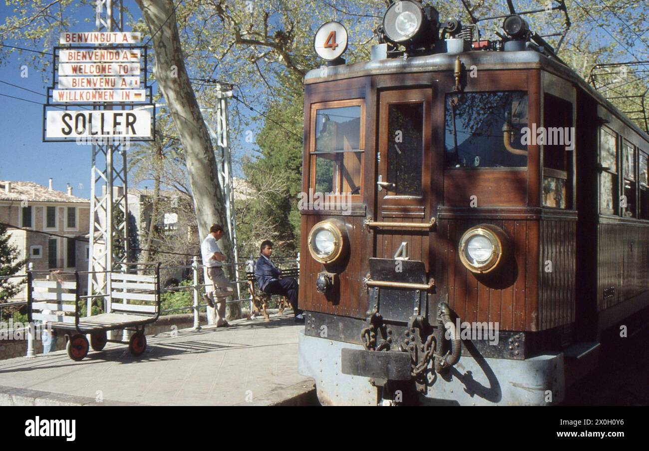 Wooden tram (line Soller-Palma) in Soller on Mallorca (undated picture ...