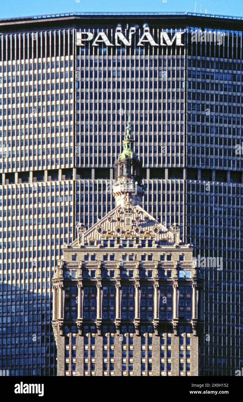 Park Avenue with Helmsley and Pan-American Building in the background ...