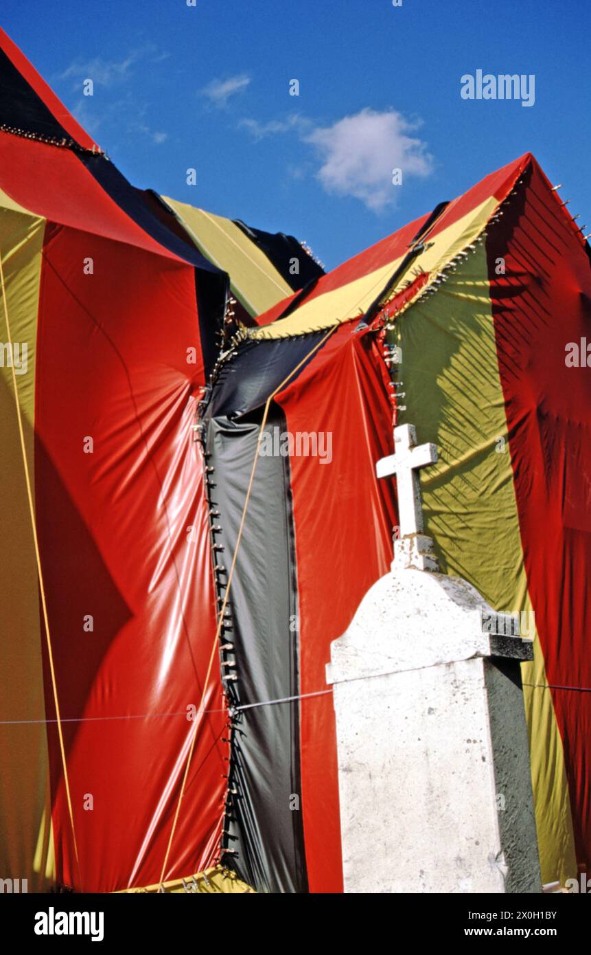 The Catholic church in Salmdorf, municipality of Haar, is color-wrapped ...