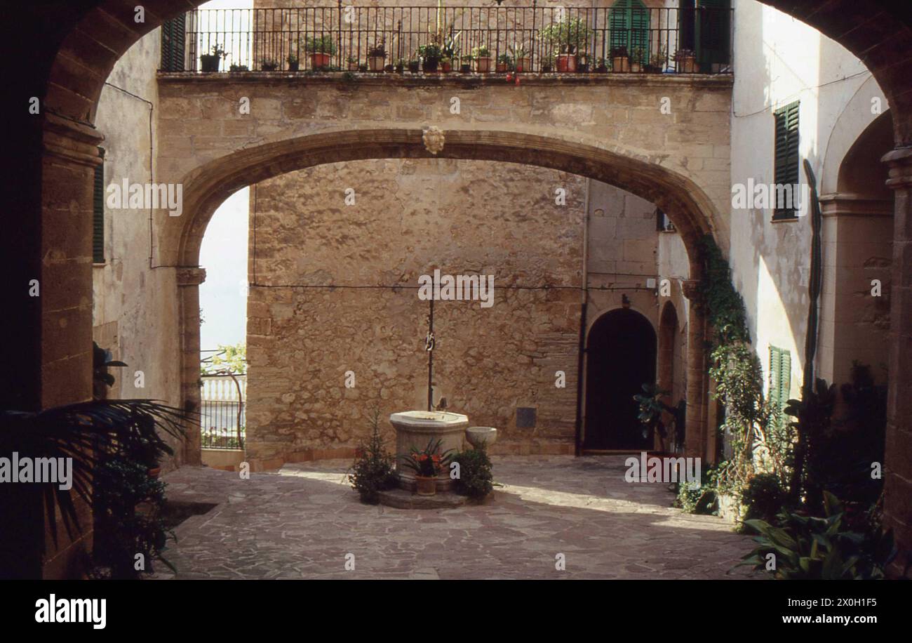 Mallorca in 1980s hi-res stock photography and images - Alamy