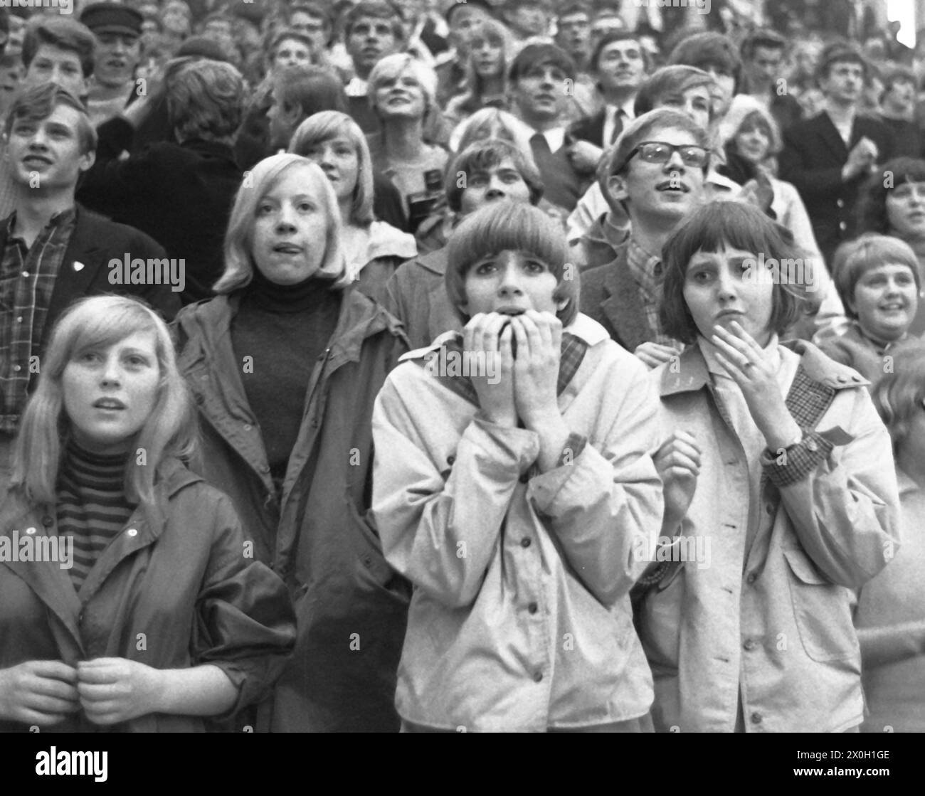 Visitors during the Beatles concert in Essen. [automated translation ...