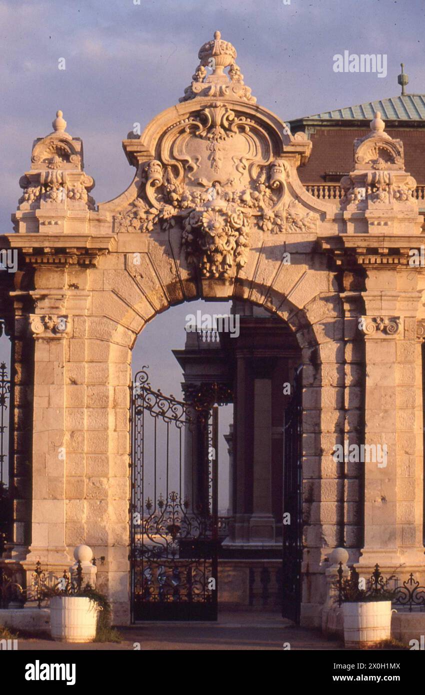 The castle gate in the Buda Castle in Budapest Stock Photo - Alamy