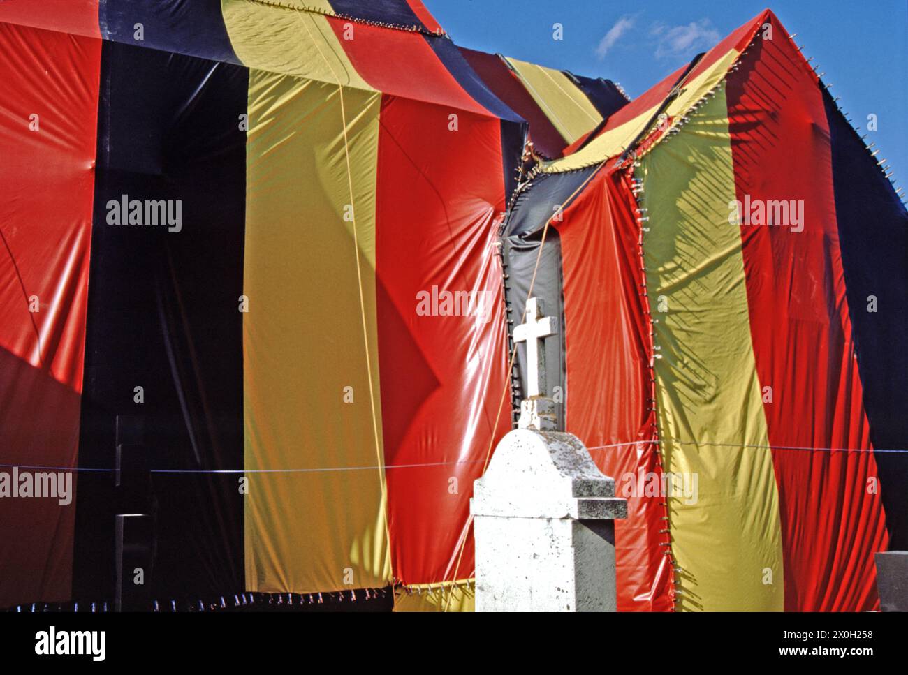 The Catholic church in Salmdorf, municipality of Haar, is color-wrapped ...