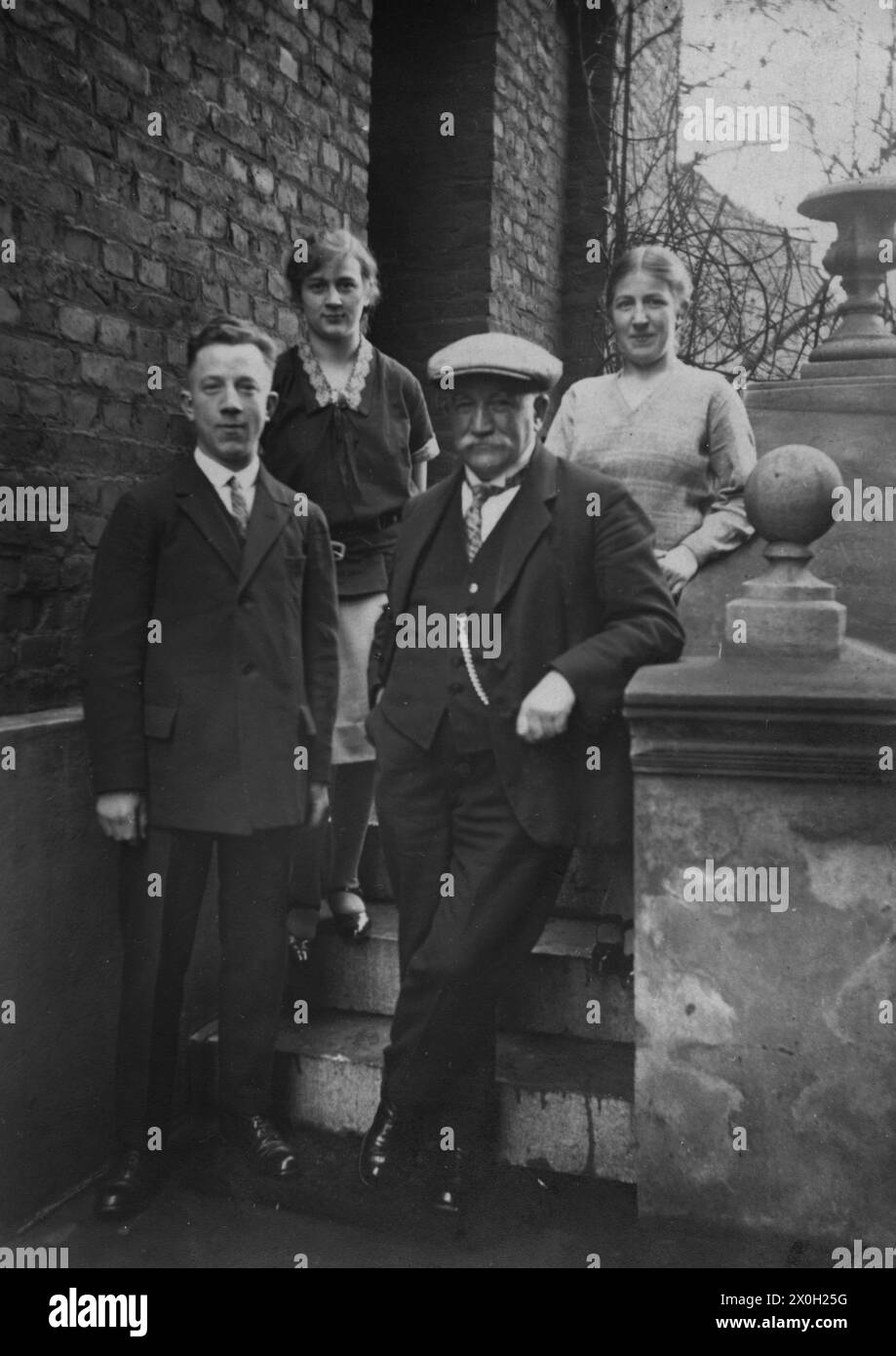 Innkeepers family hi-res stock photography and images - Alamy