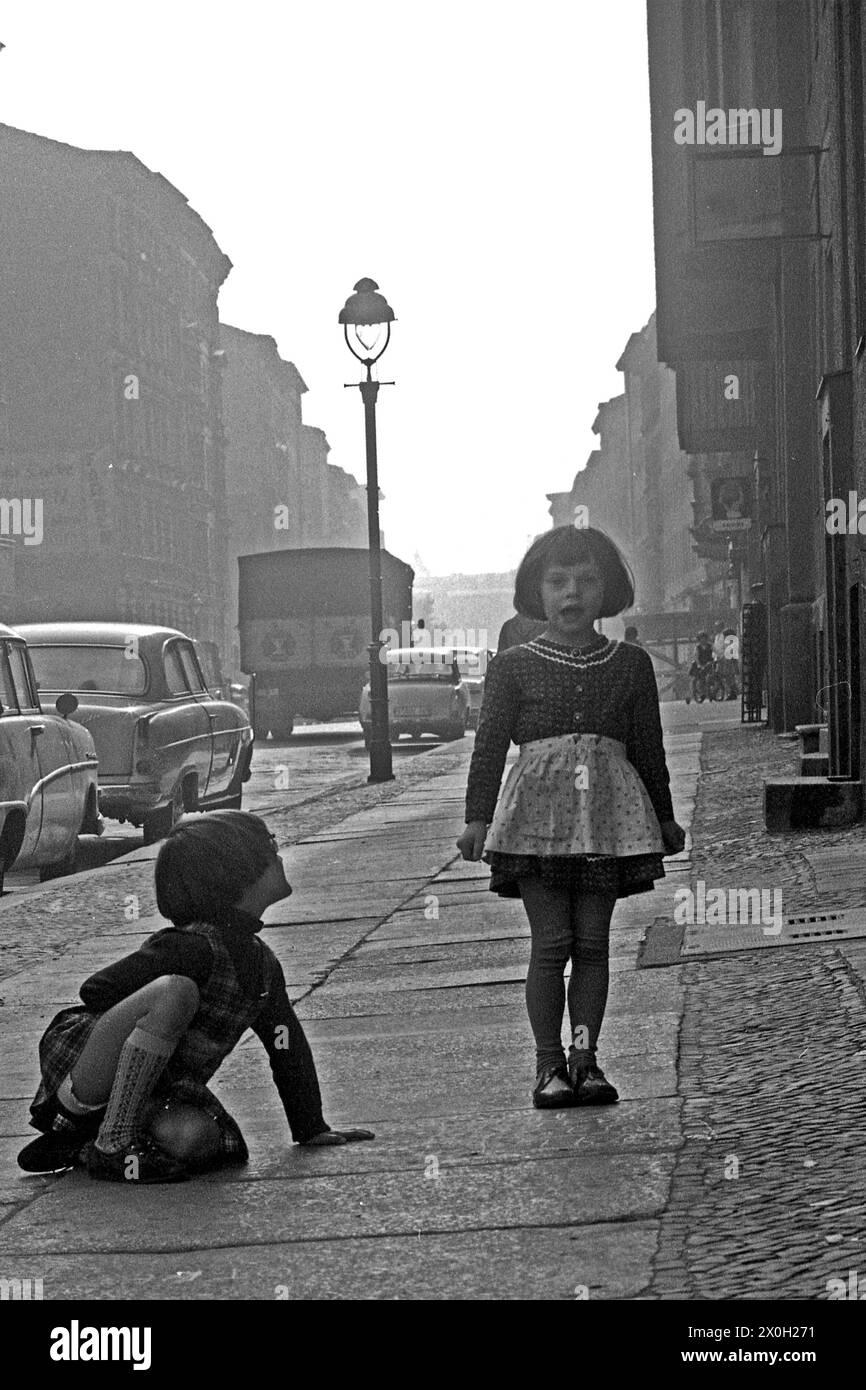 1960s children playing hi-res stock photography and images - Alamy