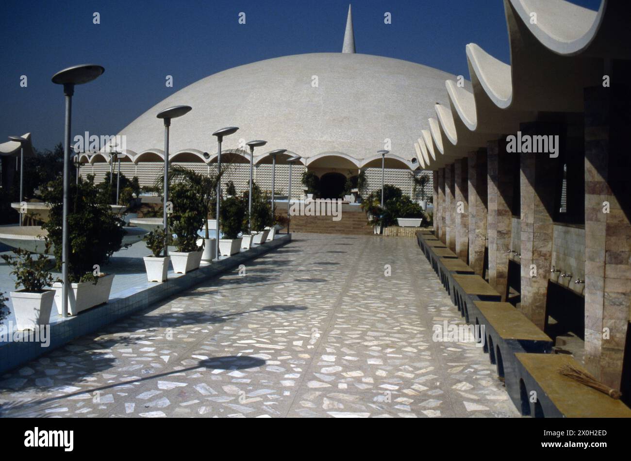 Masjid e tooba karachi hi-res stock photography and images - Alamy