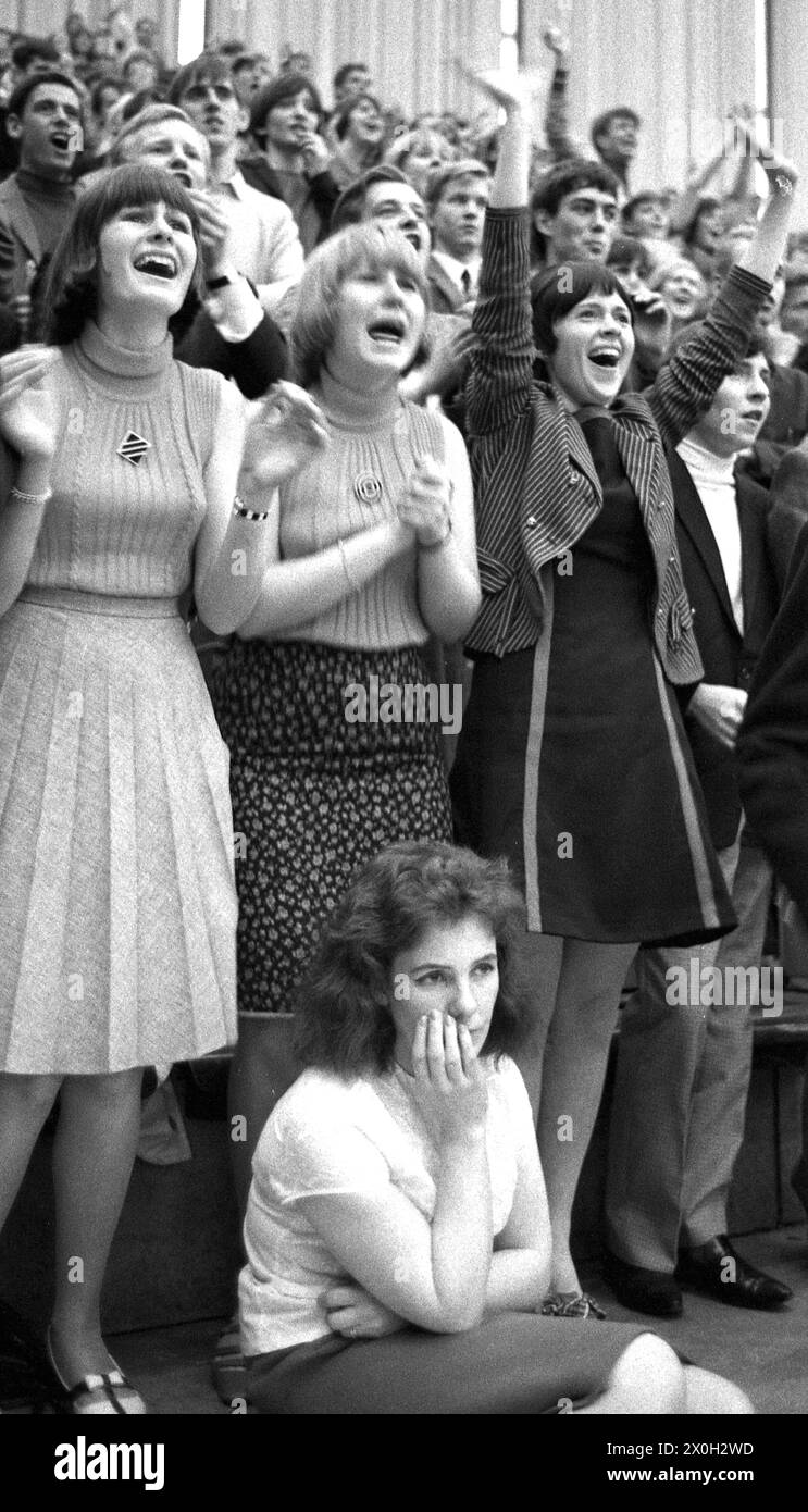 Rolling stones germany 1965 hi-res stock photography and images - Alamy