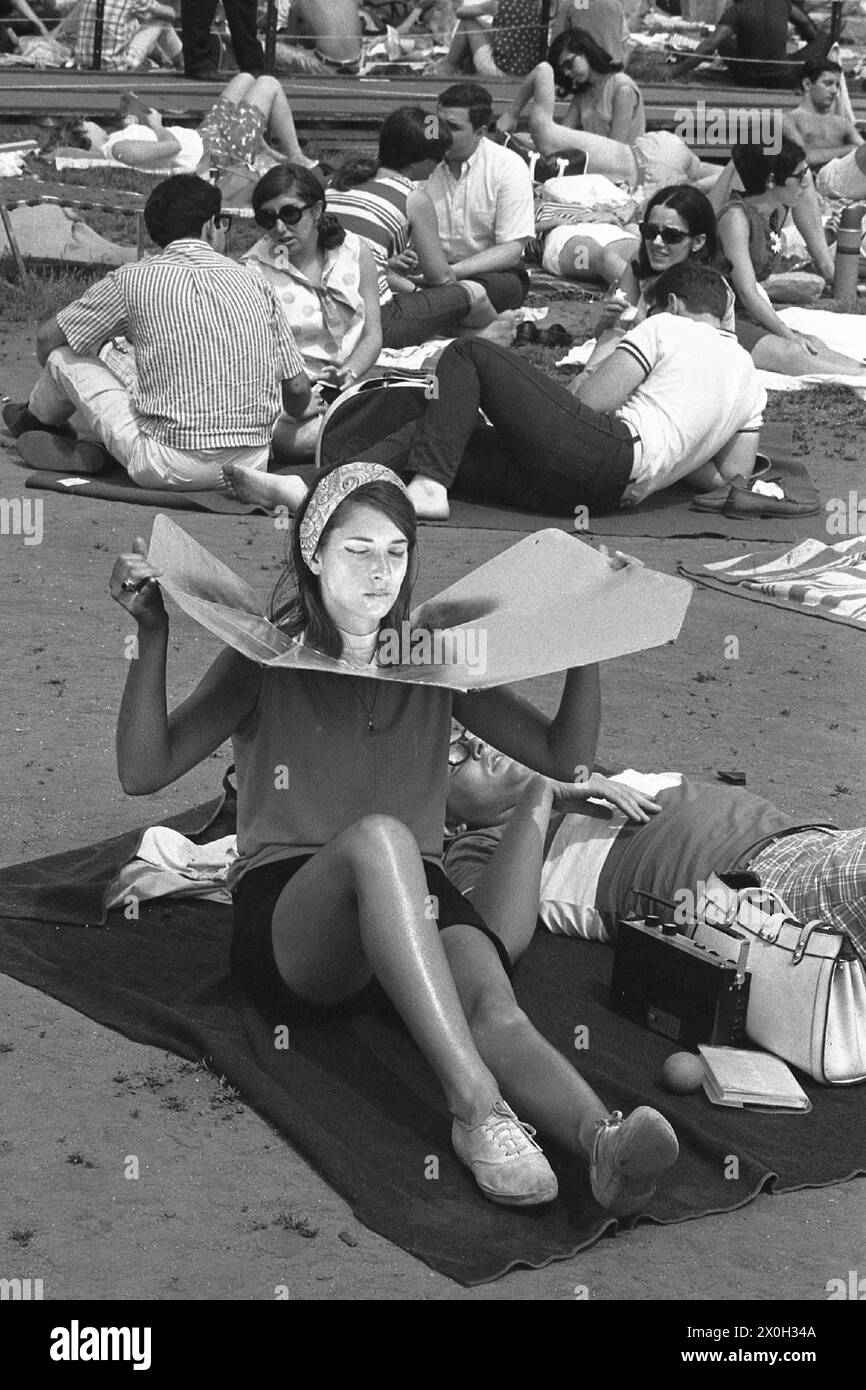 Sun tanning reflector Black and White Stock Photos & Images - Alamy