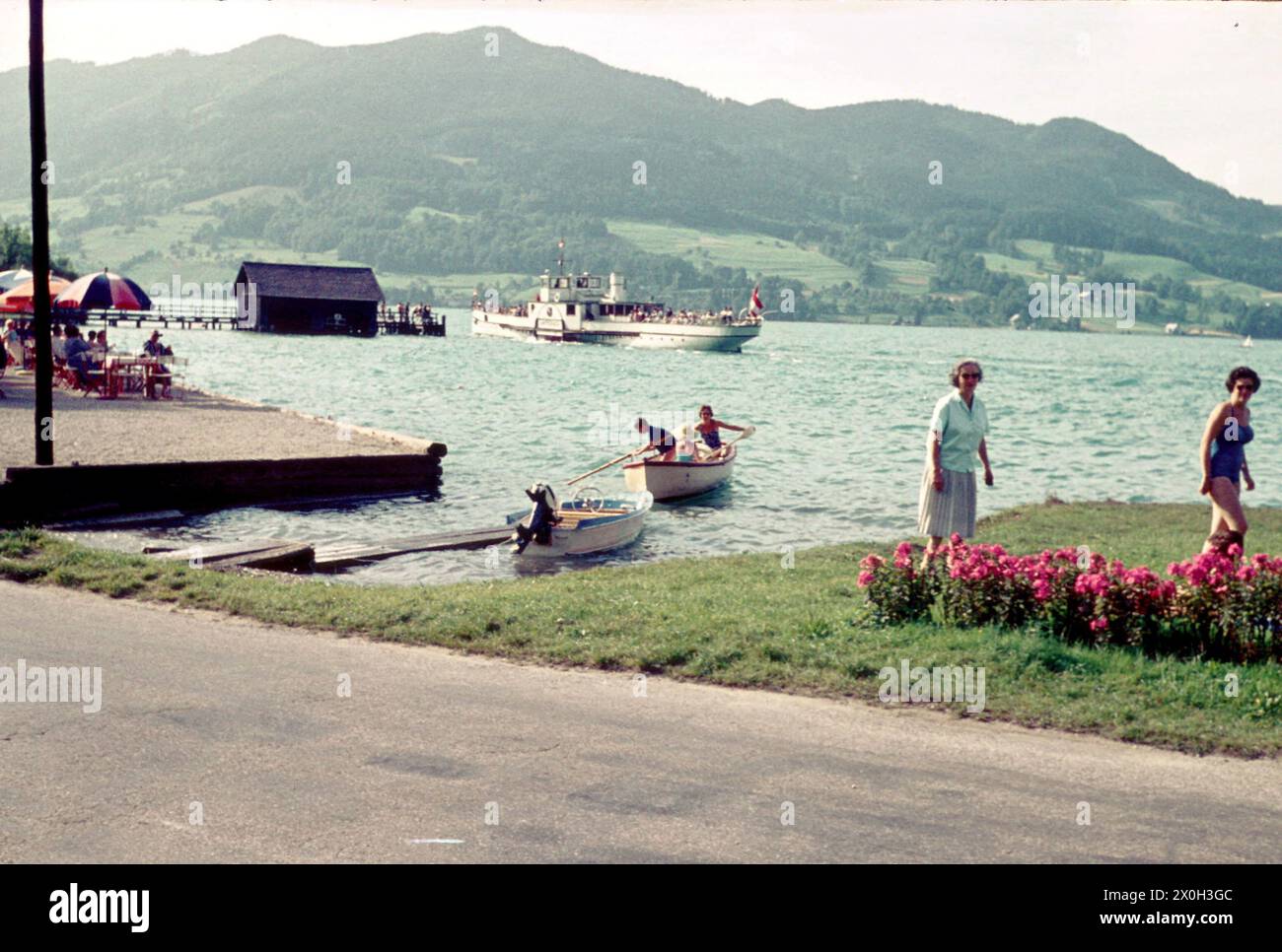 Jetty, rowing boats and a waterfront promenade Stock Photo - Alamy