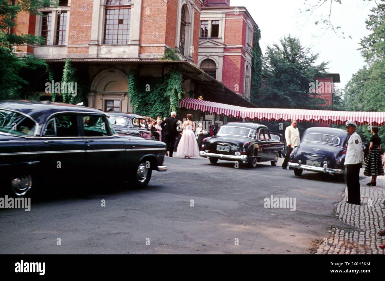 Opera goers drive up to the Festspielhaus during the Richard-Wagner ...