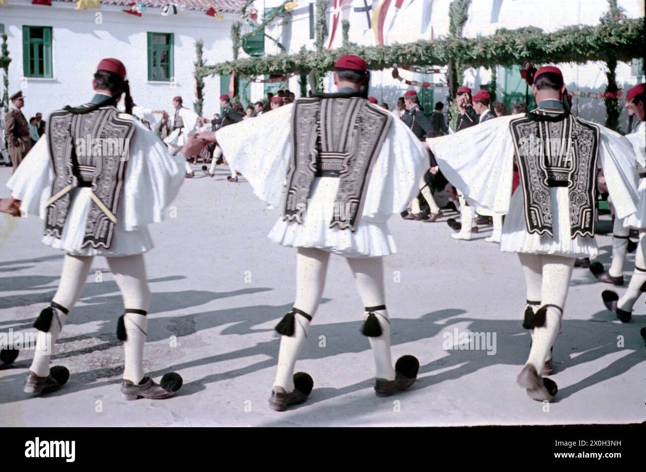 Greek dancers in traditional costumes Stock Photo - Alamy