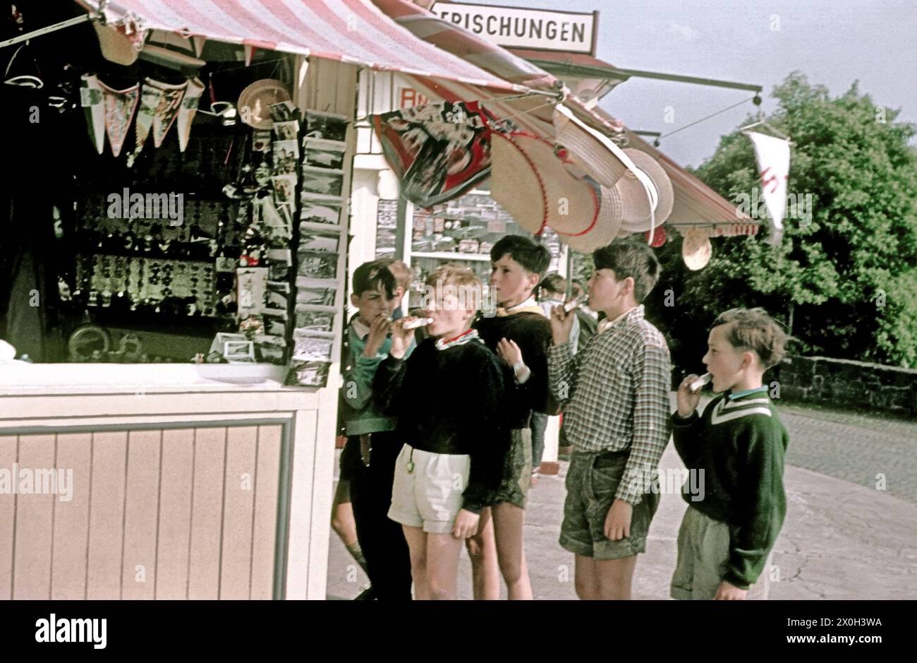 Students eating ice cream at a kiosk Stock Photo - Alamy