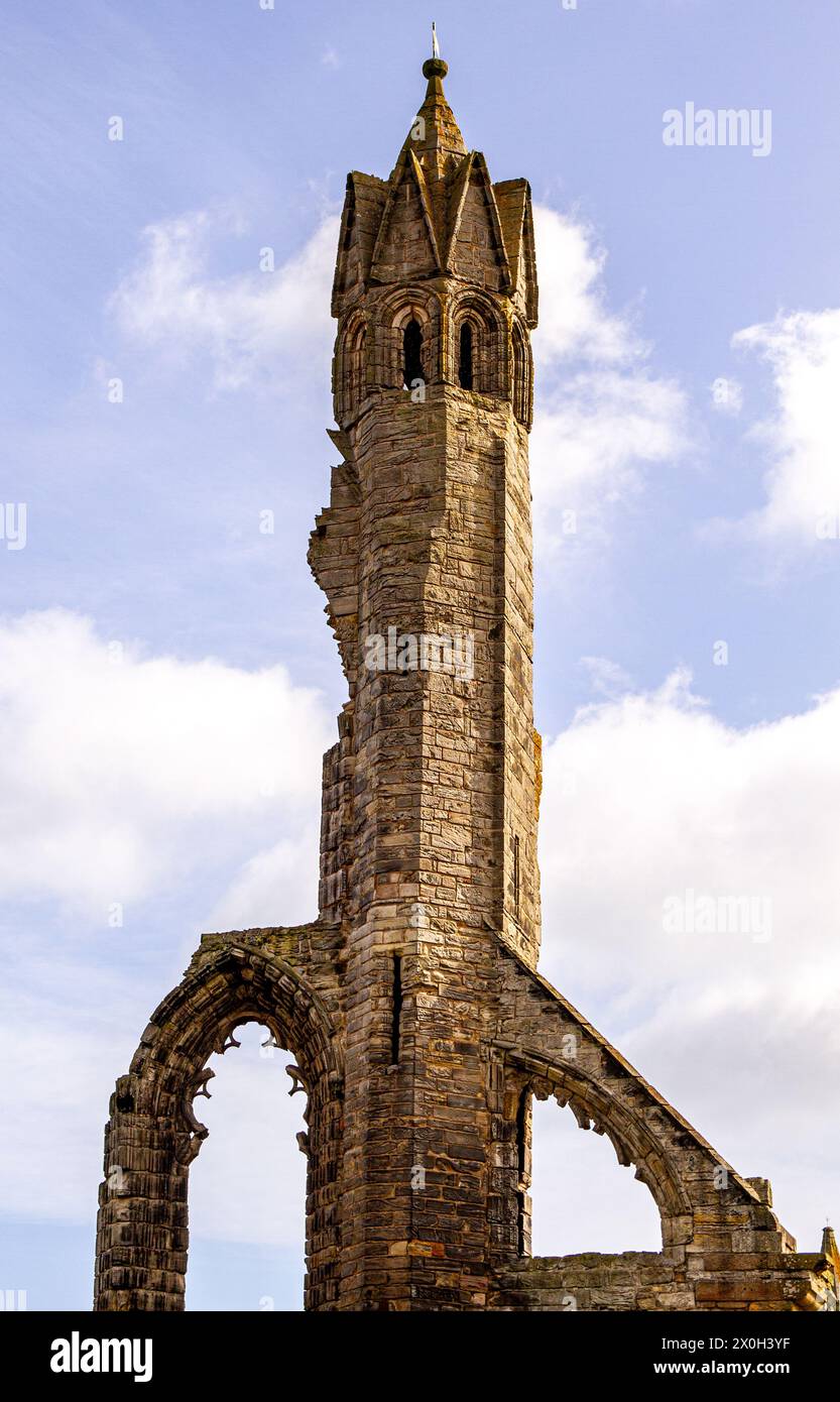 Views of the internationally recognised landmarks of the 1158 St ...