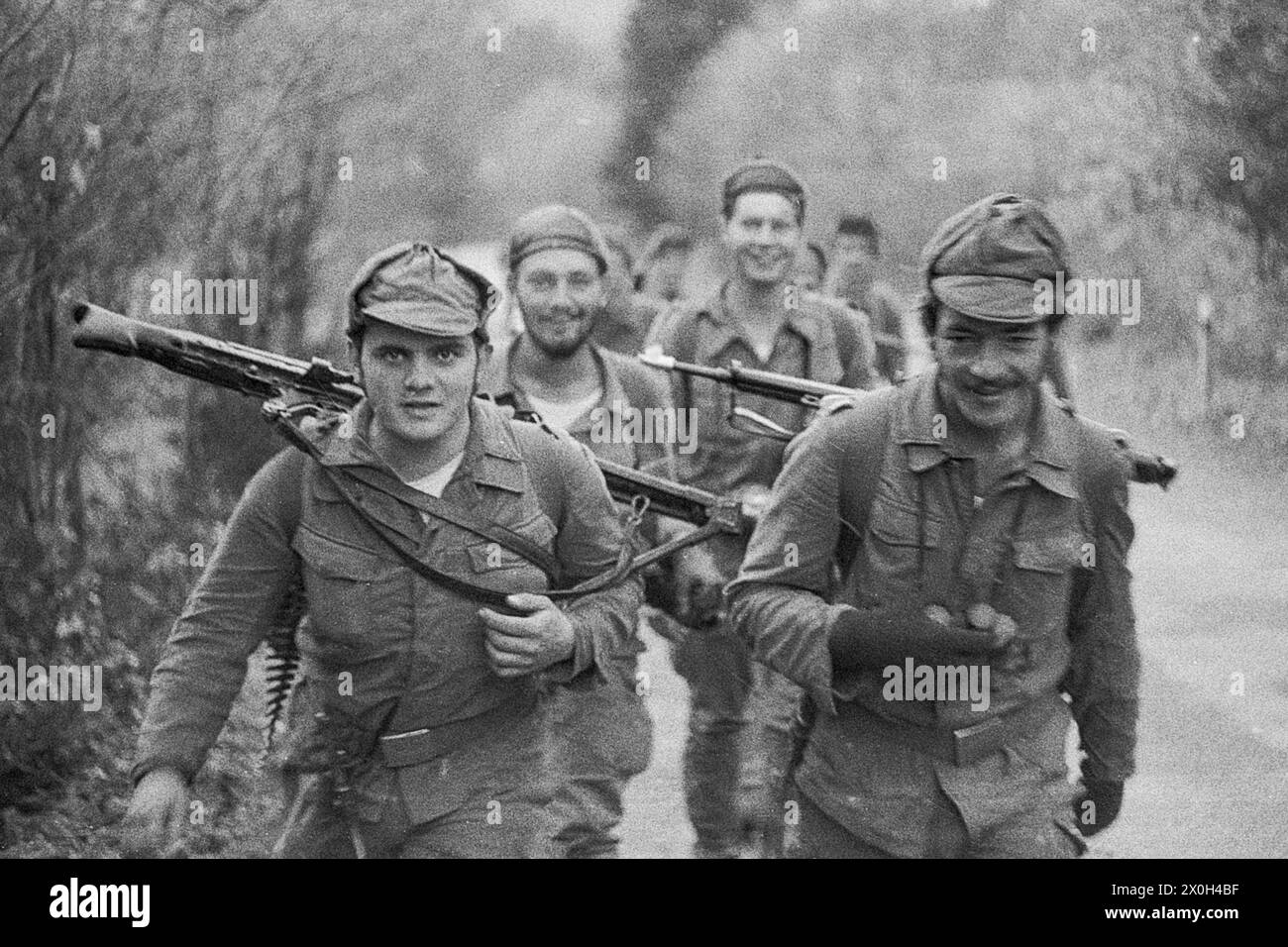 Shouldering the machine gun and laughing mischievously, the group ...