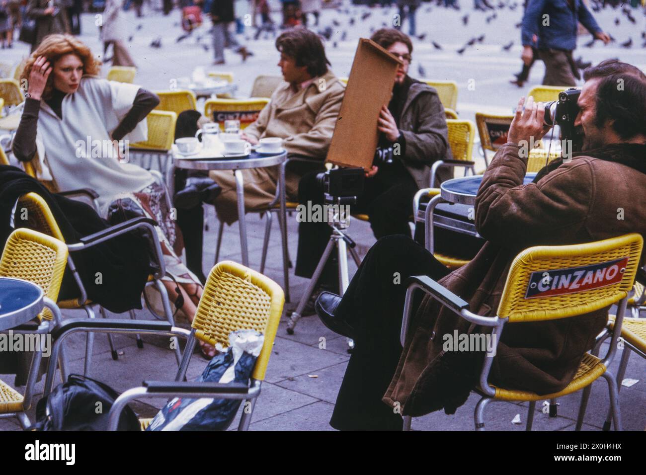 1975 camera hi-res stock photography and images - Alamy