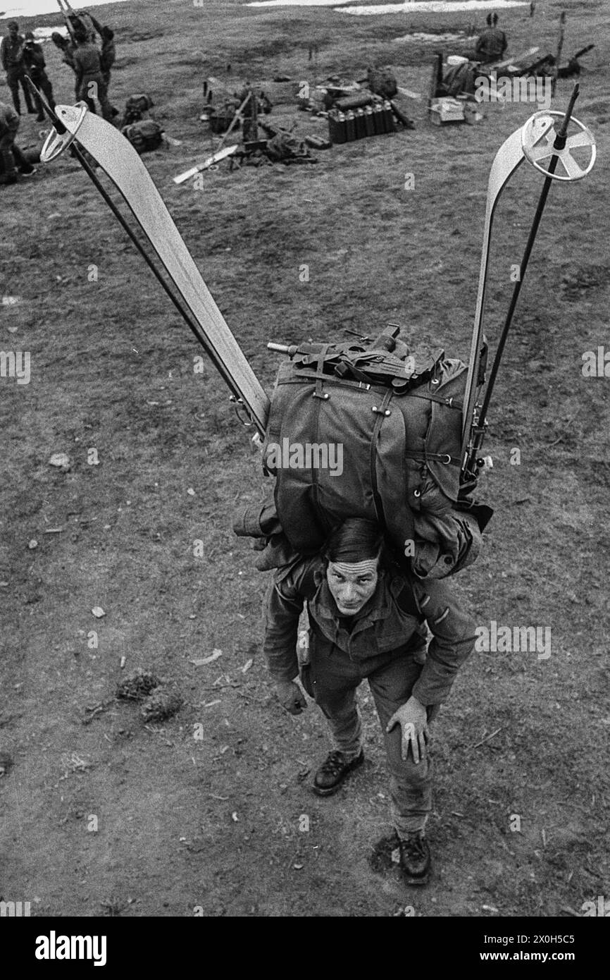 Fully loaded - view from above [automated translation] Stock Photo - Alamy