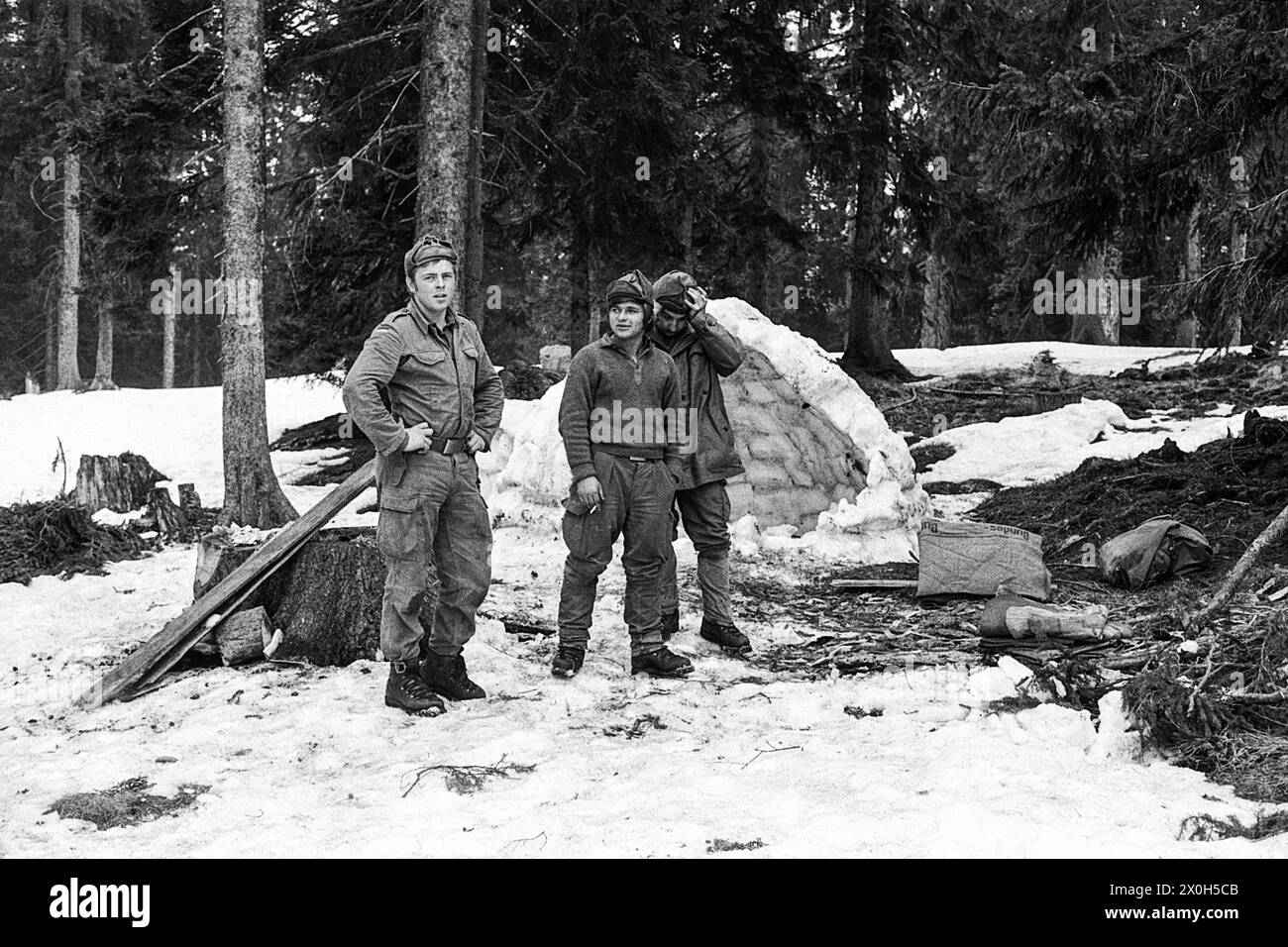 End of the bivouac. Things are being tidied up [automated translation ...