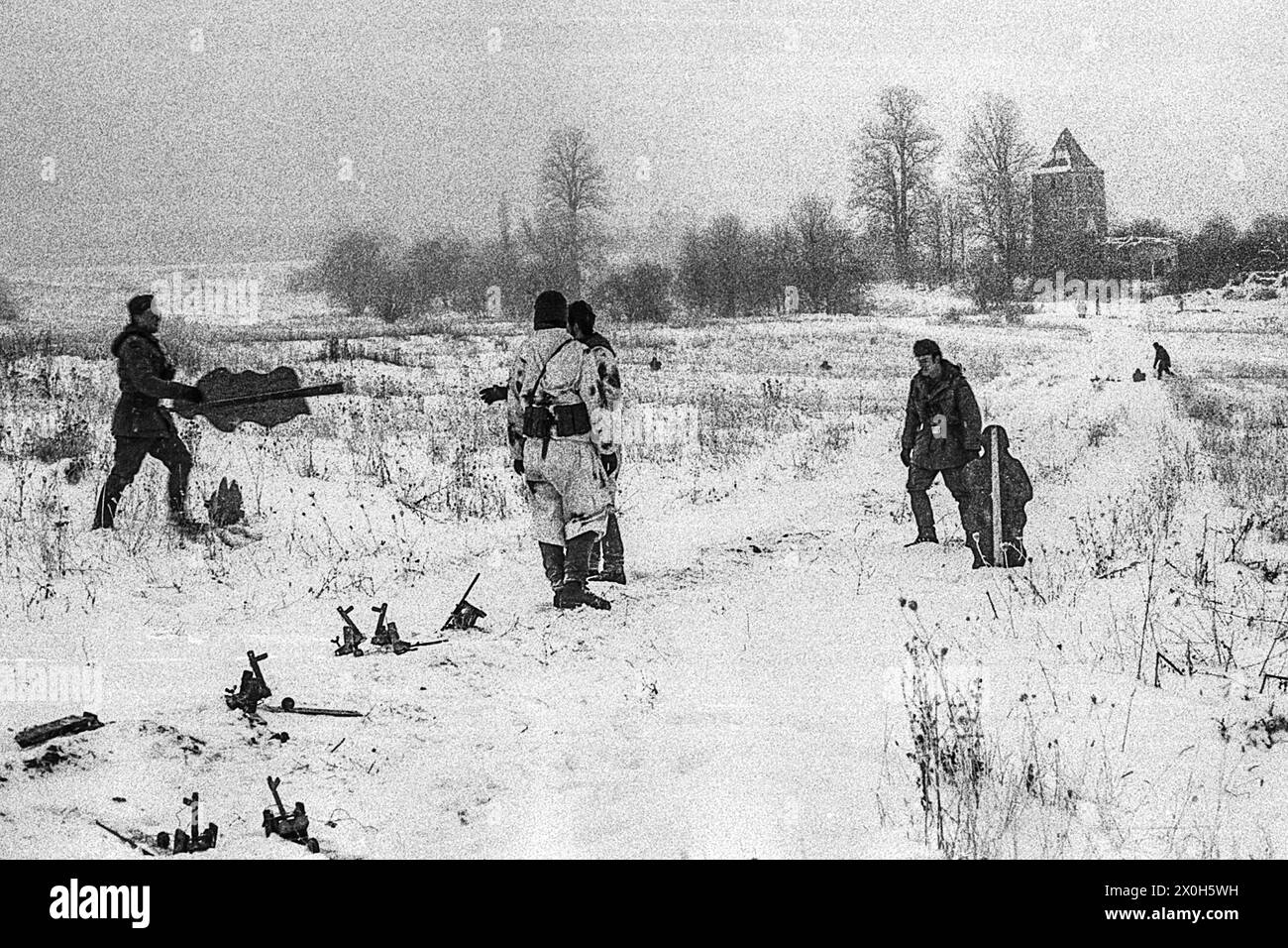 Troop exercise: Soldiers position the targets for the next shooting ...
