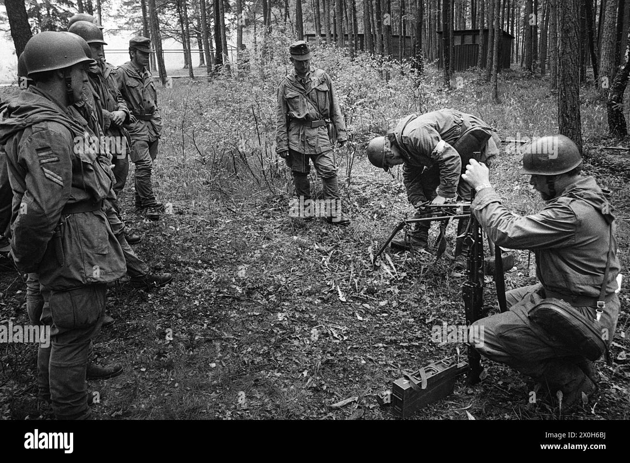 Troop exercise: Soldiers mount a machine gun on the gun carriage. The ...