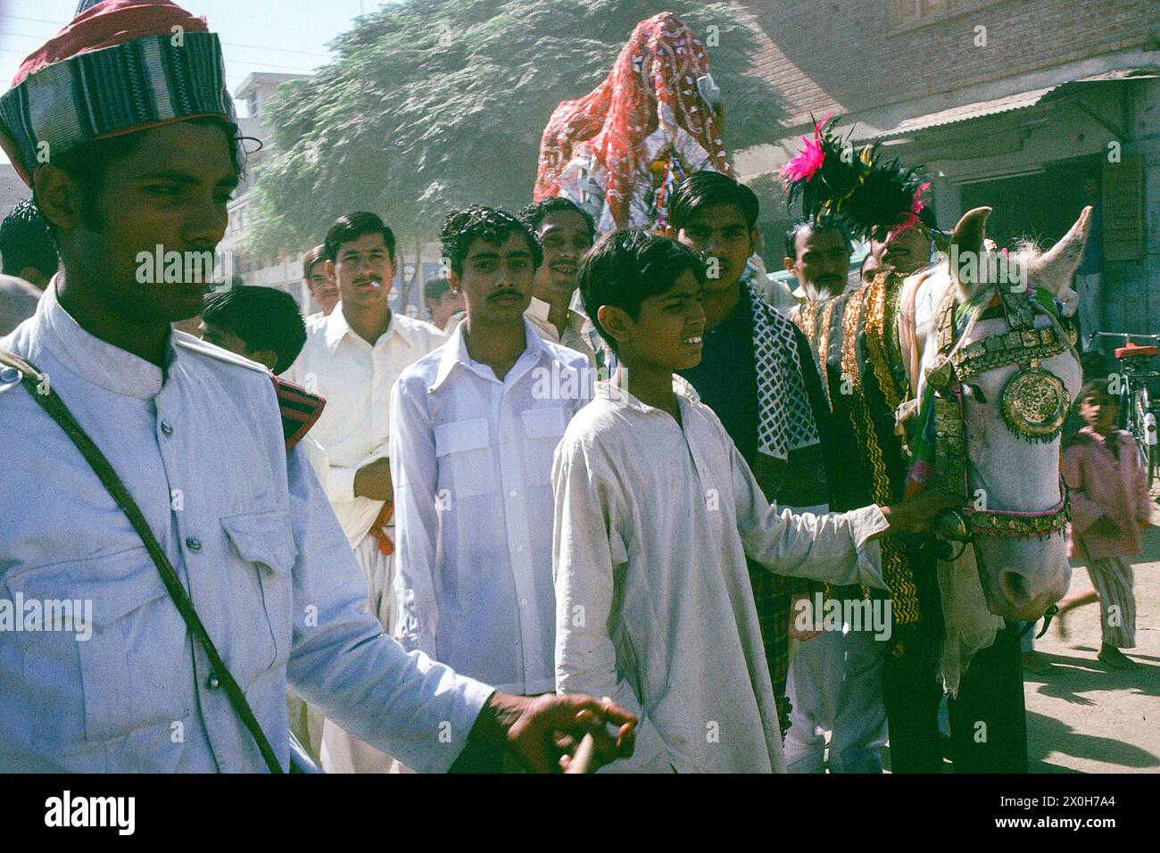 The veiled bride hi-res stock photography and images - Alamy