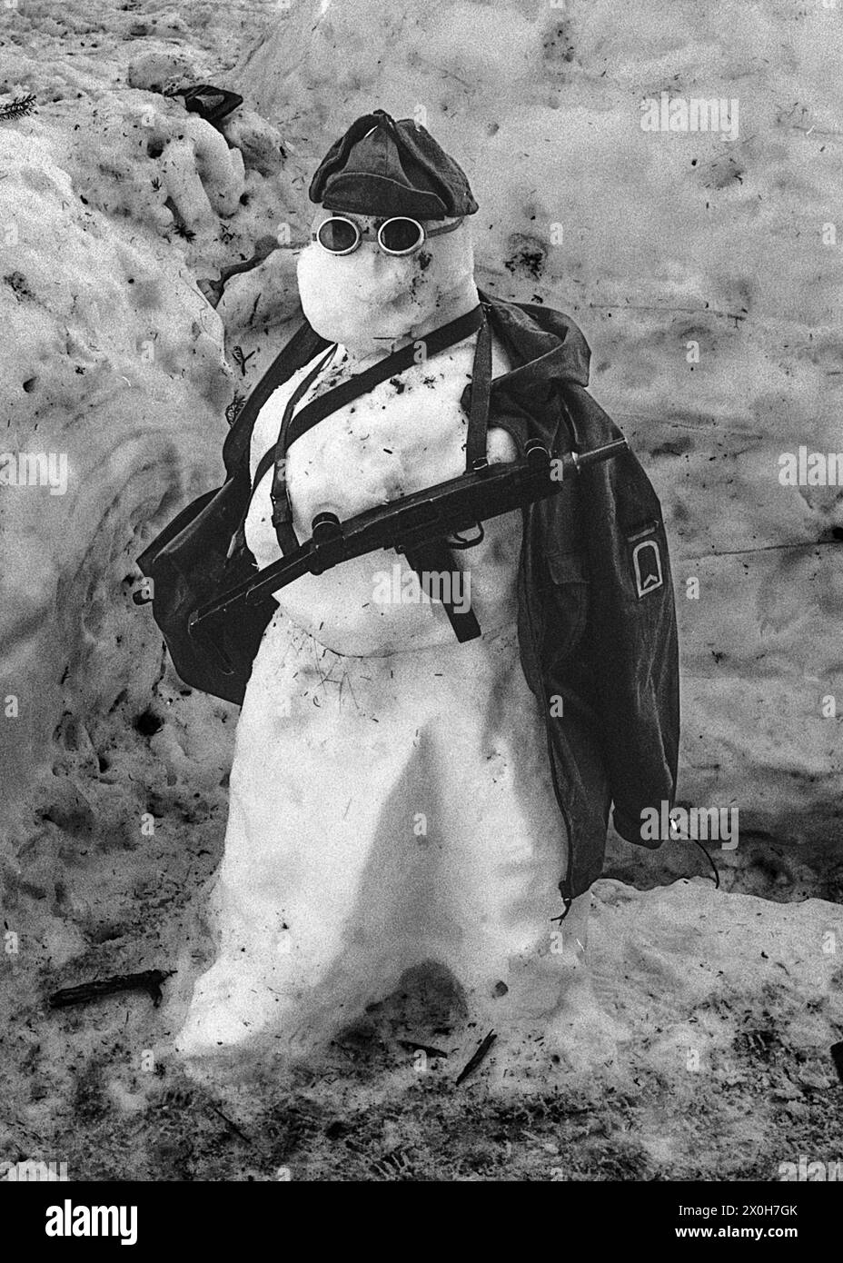 Military snowman hi-res stock photography and images - Alamy