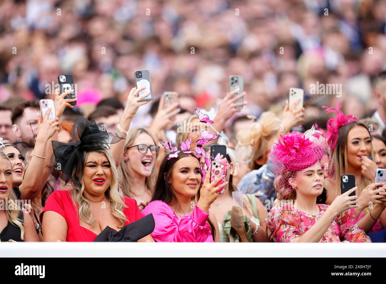 Racegoers cheer during the Huyton Asphalt Franny Blennerhassett ...