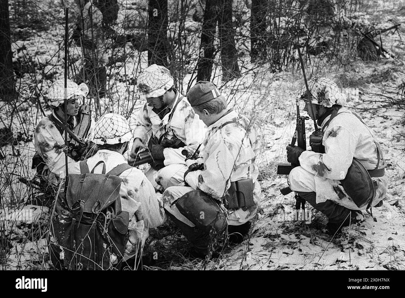 Troop exercise: briefing of soldiers in winter camouflage suits ...