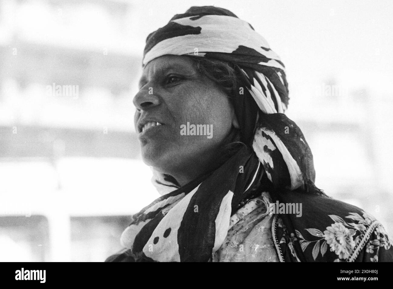 Bedouin headscarf Black and White Stock Photos & Images - Alamy Bedouin headscarf Black and White Stock Photos & Images - Alamy