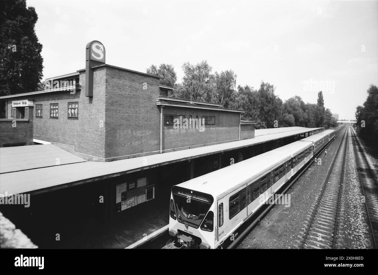 The picture shows a train of the new BVG class 480 [automated ...