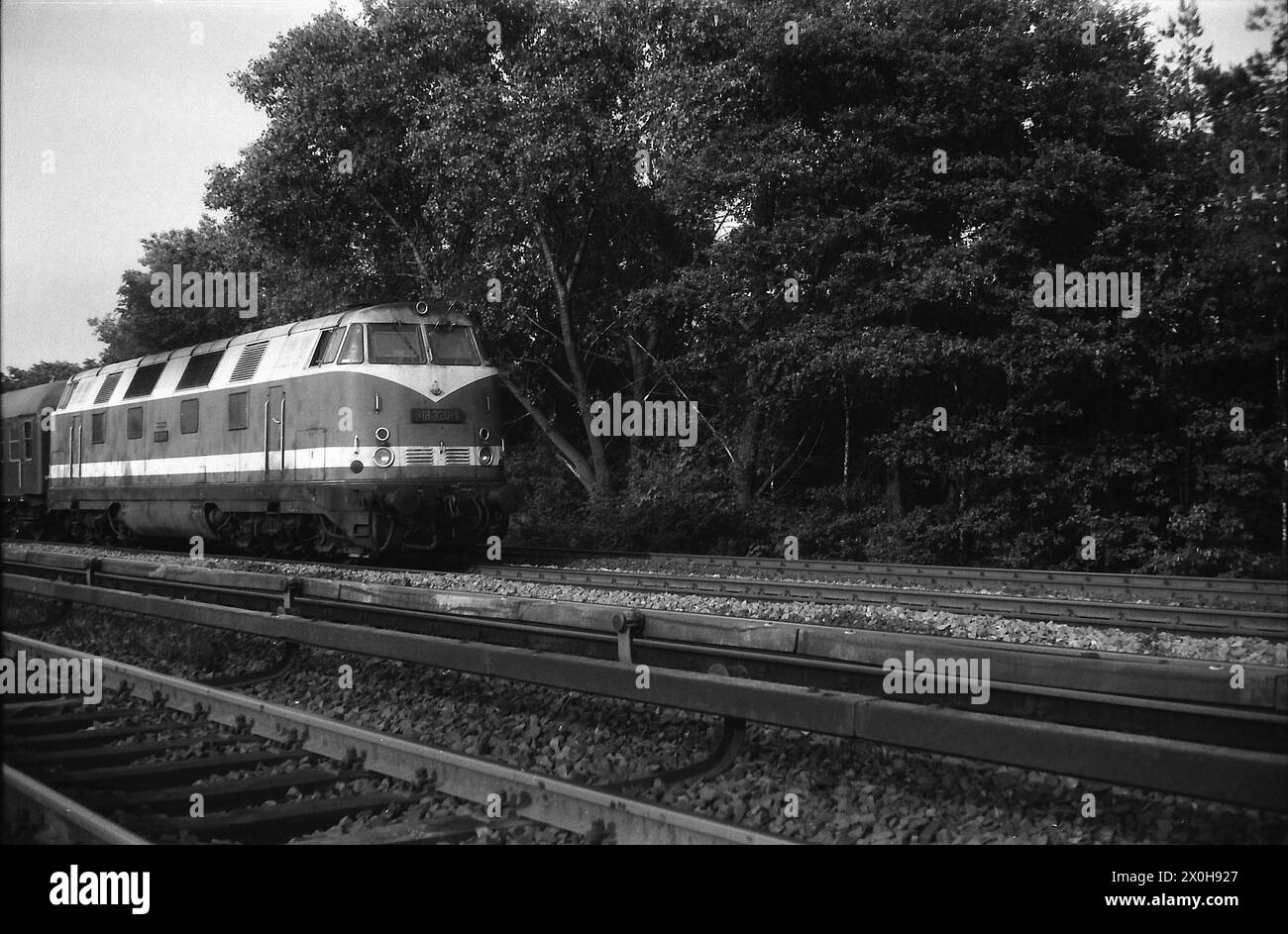 The Reichsbahn class 118 diesel locomotive is modeled after the DB V200 ...