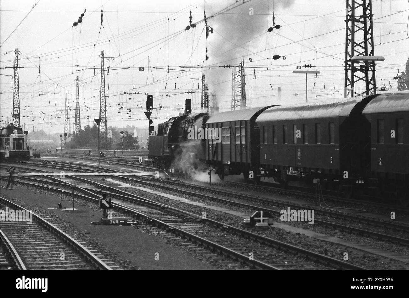 The BR 50 622 locomotive runs out with a historic passenger train ...