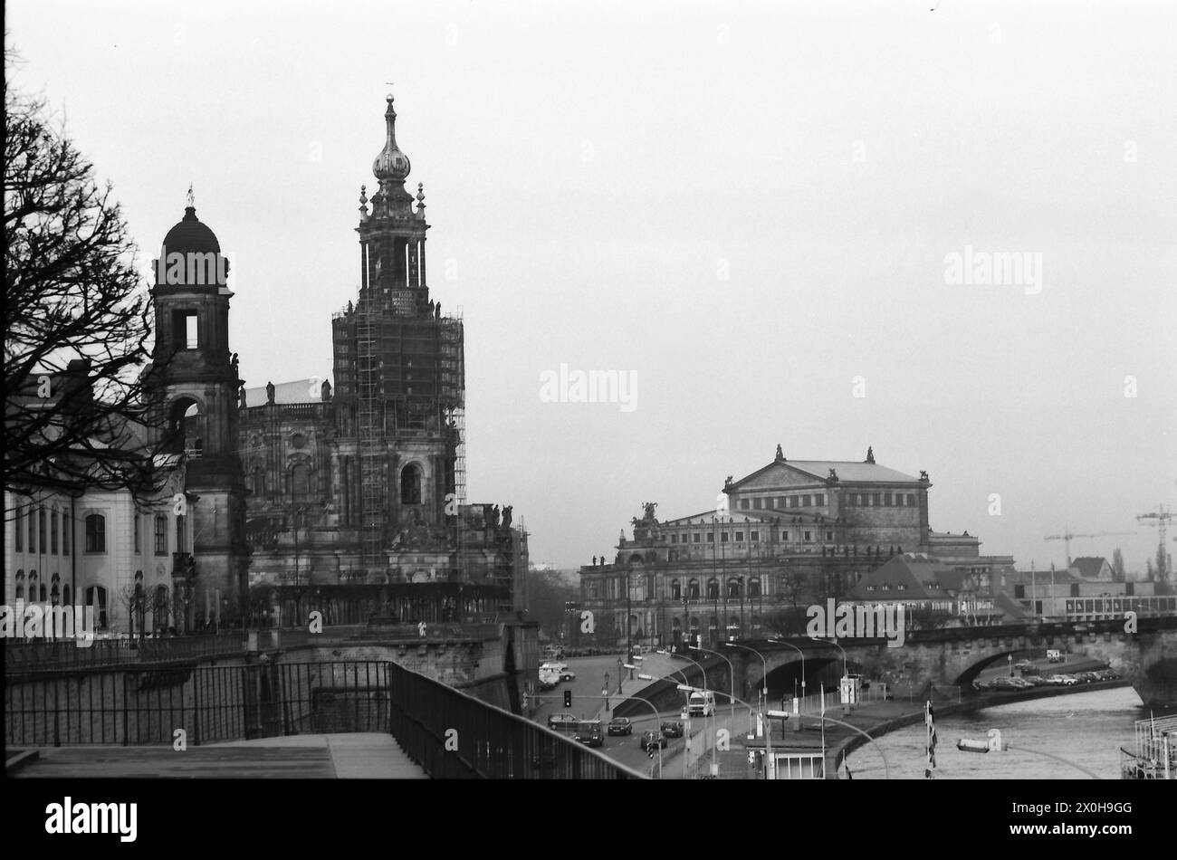 The view sweeps along the Brühl Terrace over the Hofkirche to the ...