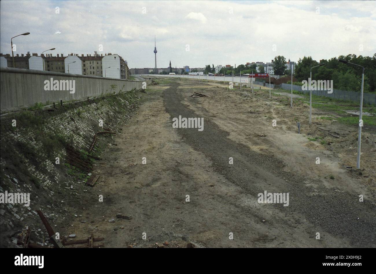 The cleared border strip between Prenzlauer Berg and Wedding in Berlin ...