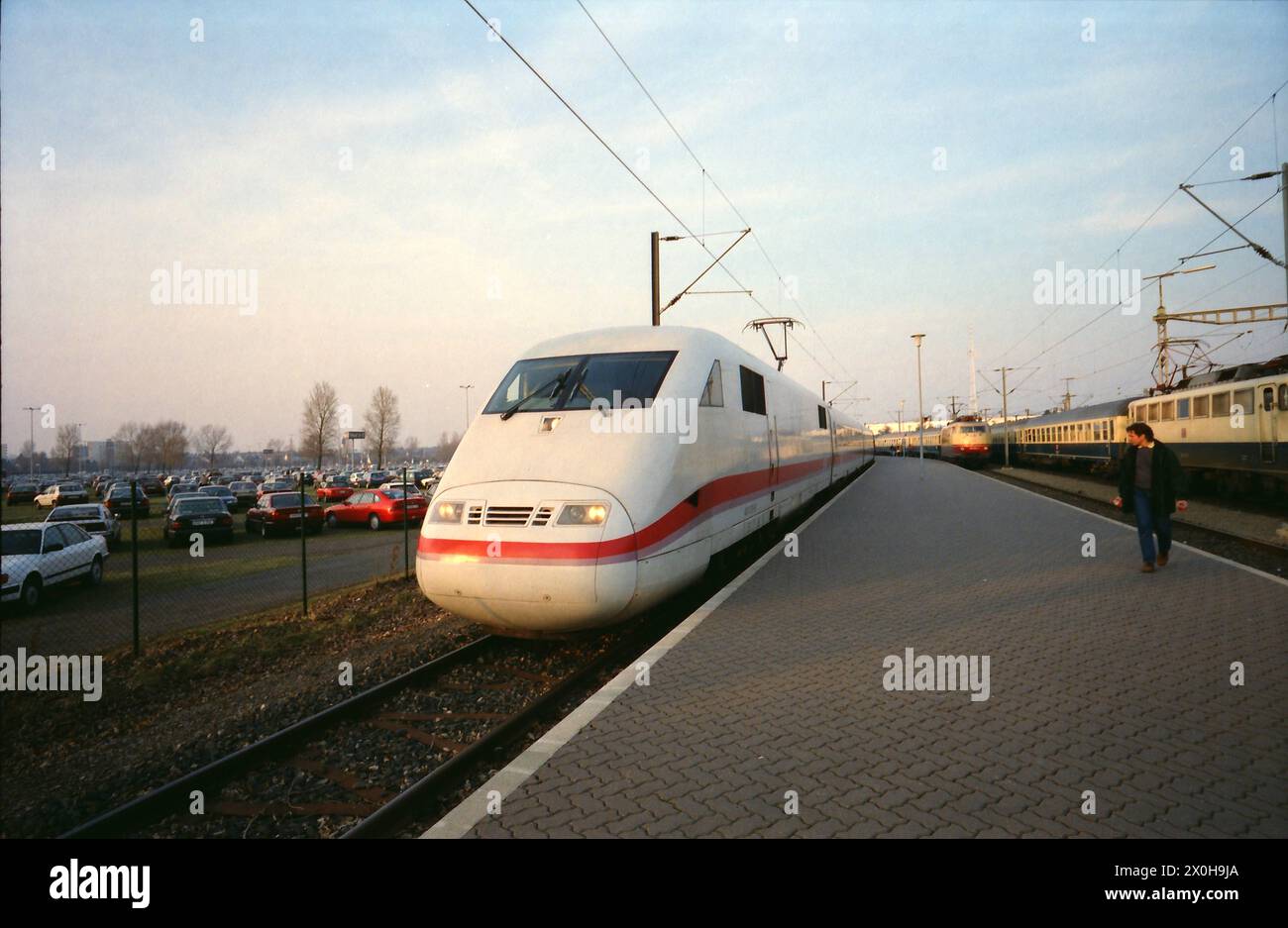 The special trains, e.g. an ICE, gather at the exhibition station ...