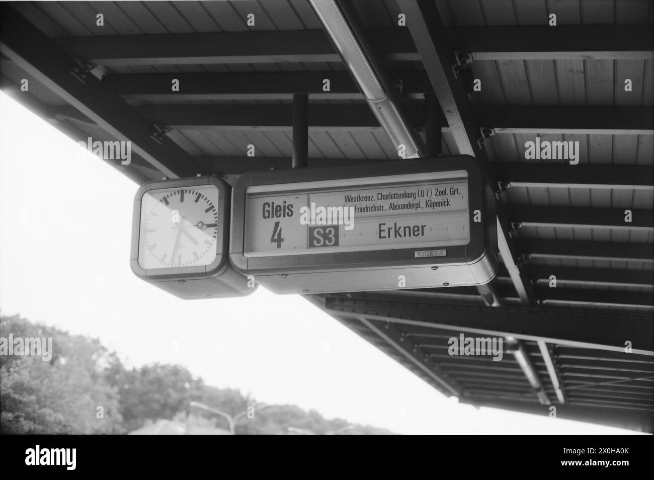 On 2.7.90, regular traffic from east to west and vice versa was resumed ...