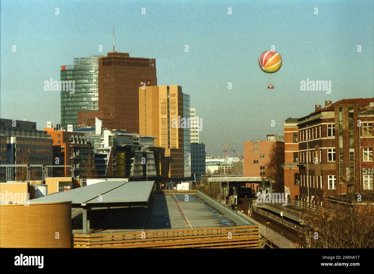 The Mendelssohn Bartholdy Platz subway station is being built on and on ...