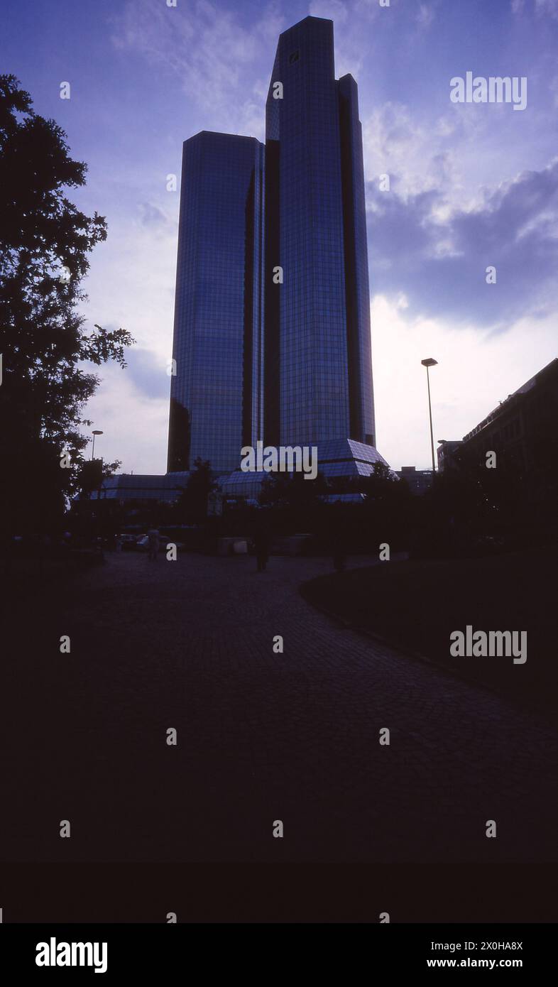 Frankfurt a.M. a city walk Living, working, high-rise buildings ...