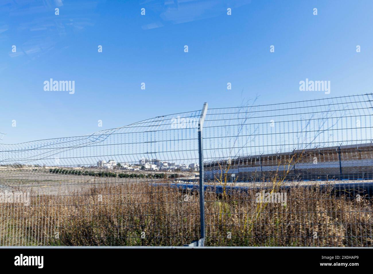 Fence between Israel and the Palestinian territories, Jerusalem ...