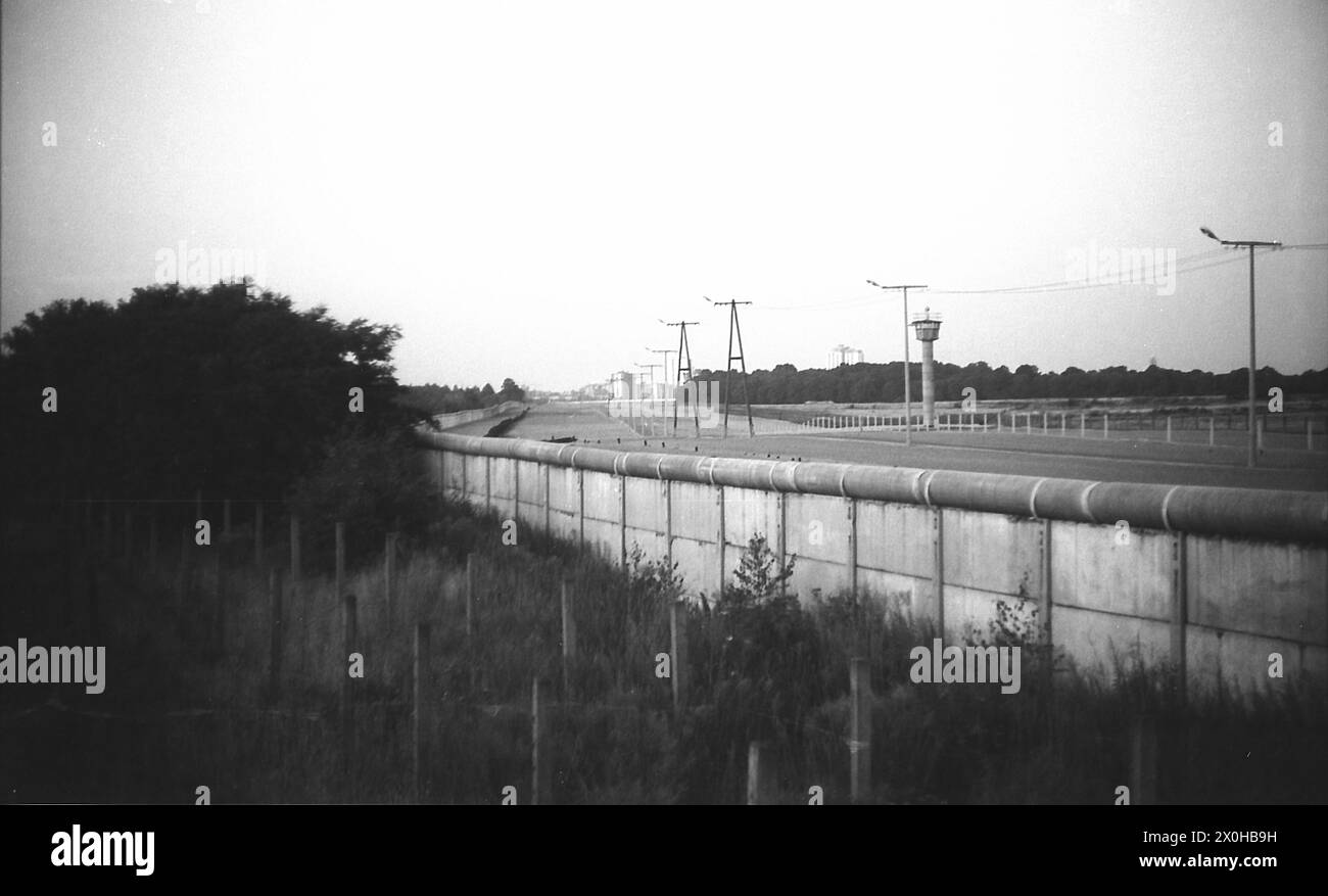 Area divided Black and White Stock Photos & Images - Alamy