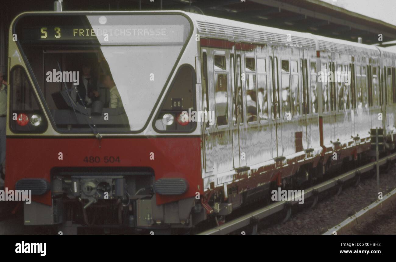 The first half-train of the new BVG S-Bahn type 480 is presented to the ...