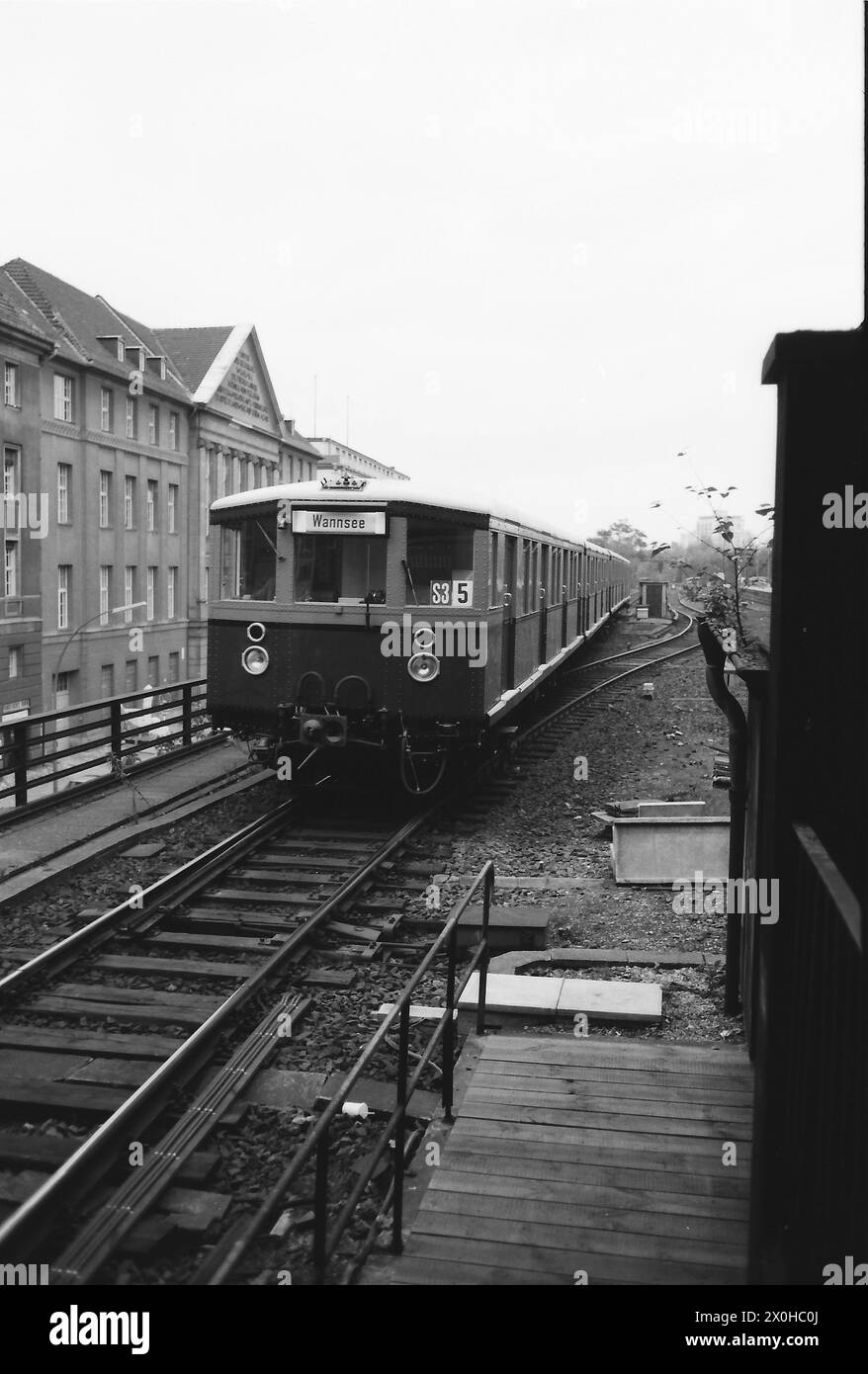 A half train of the S-Bahn - a light rail type train - arrives at Zoo ...