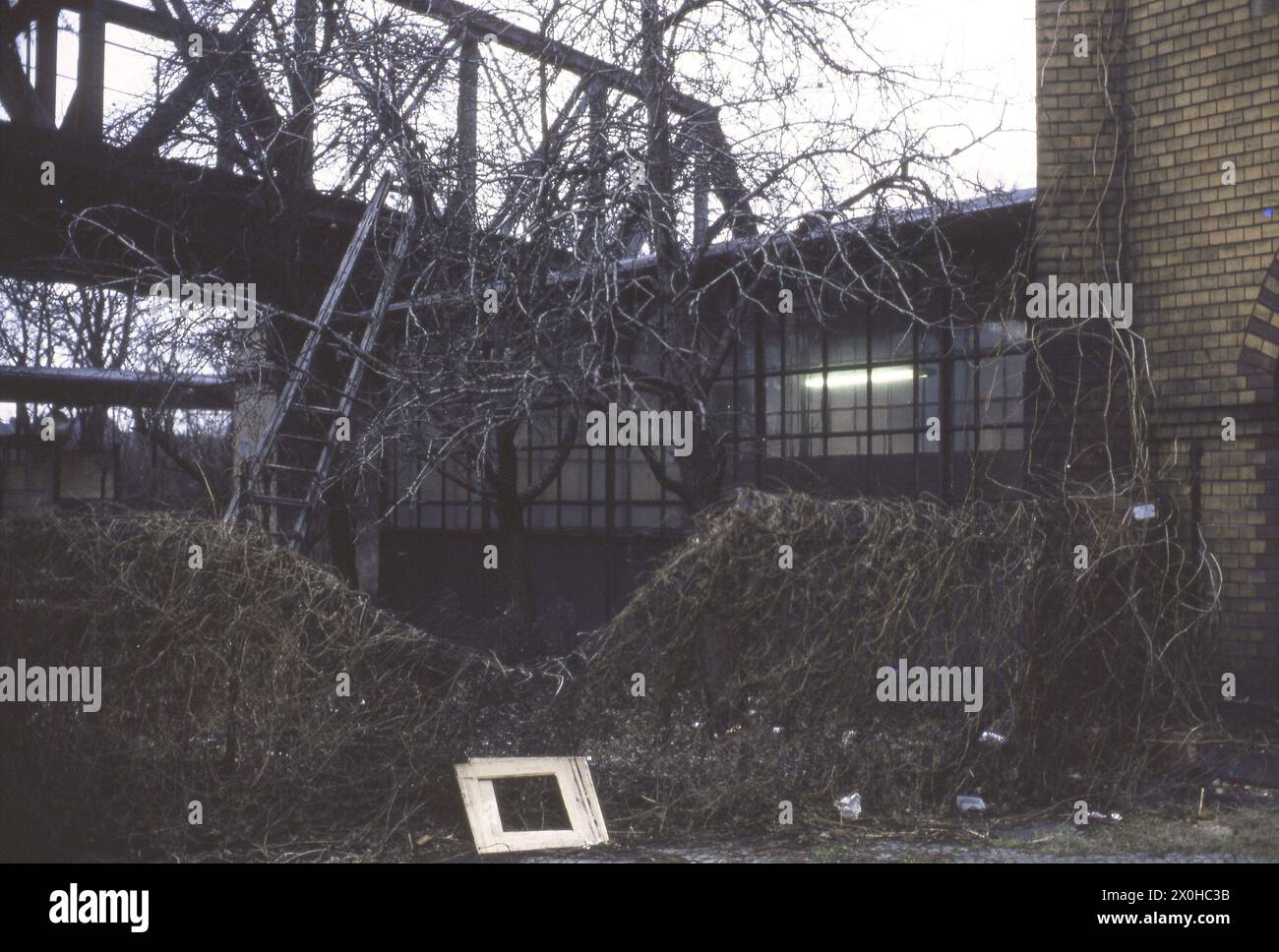 S2 line hi-res stock photography and images - Alamy