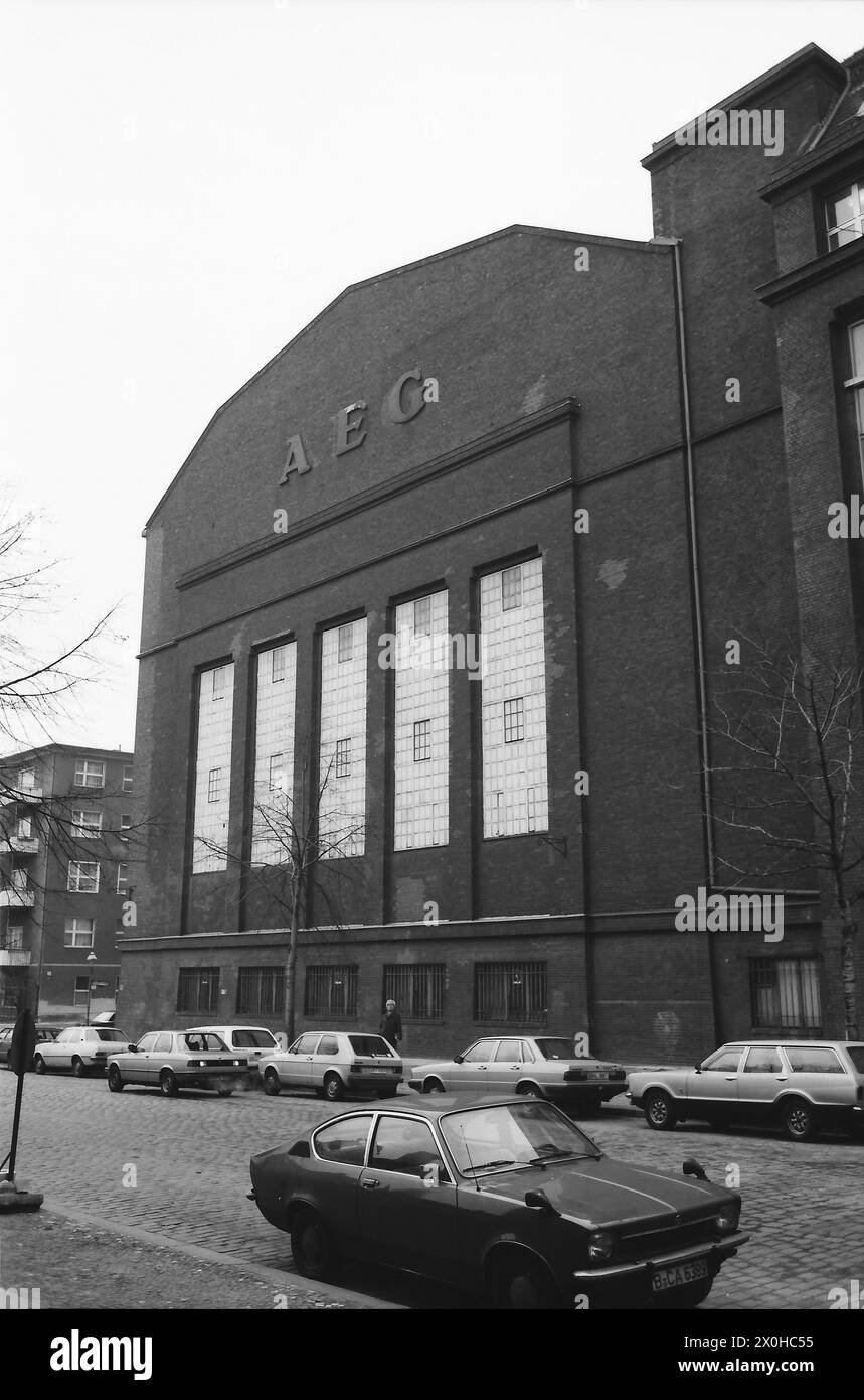 The picture shows the large turbine hall of AEG [automated translation ...