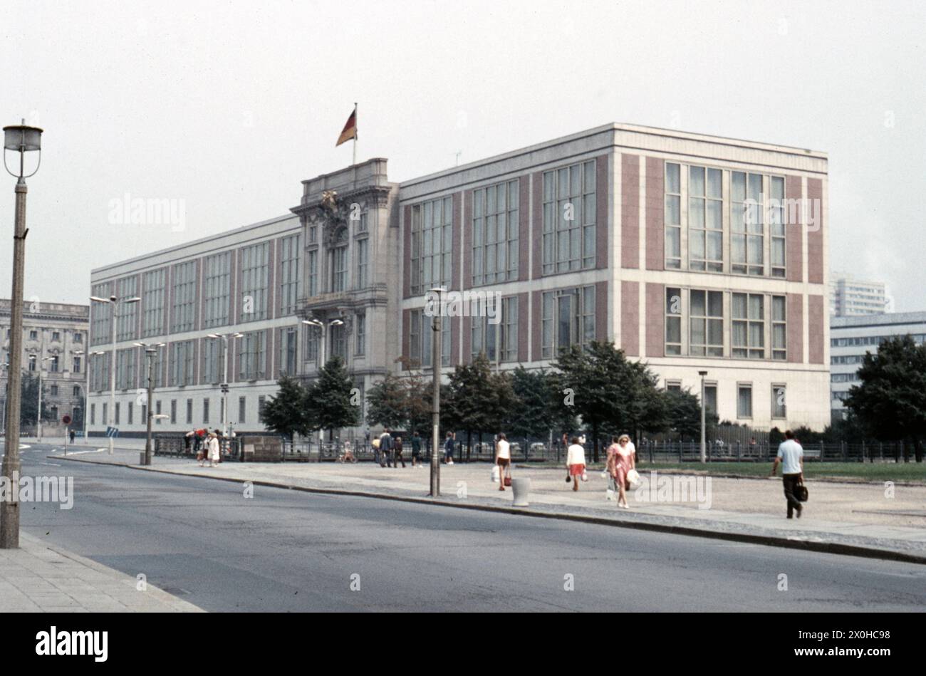 State council building east berlin hi-res stock photography and images ...